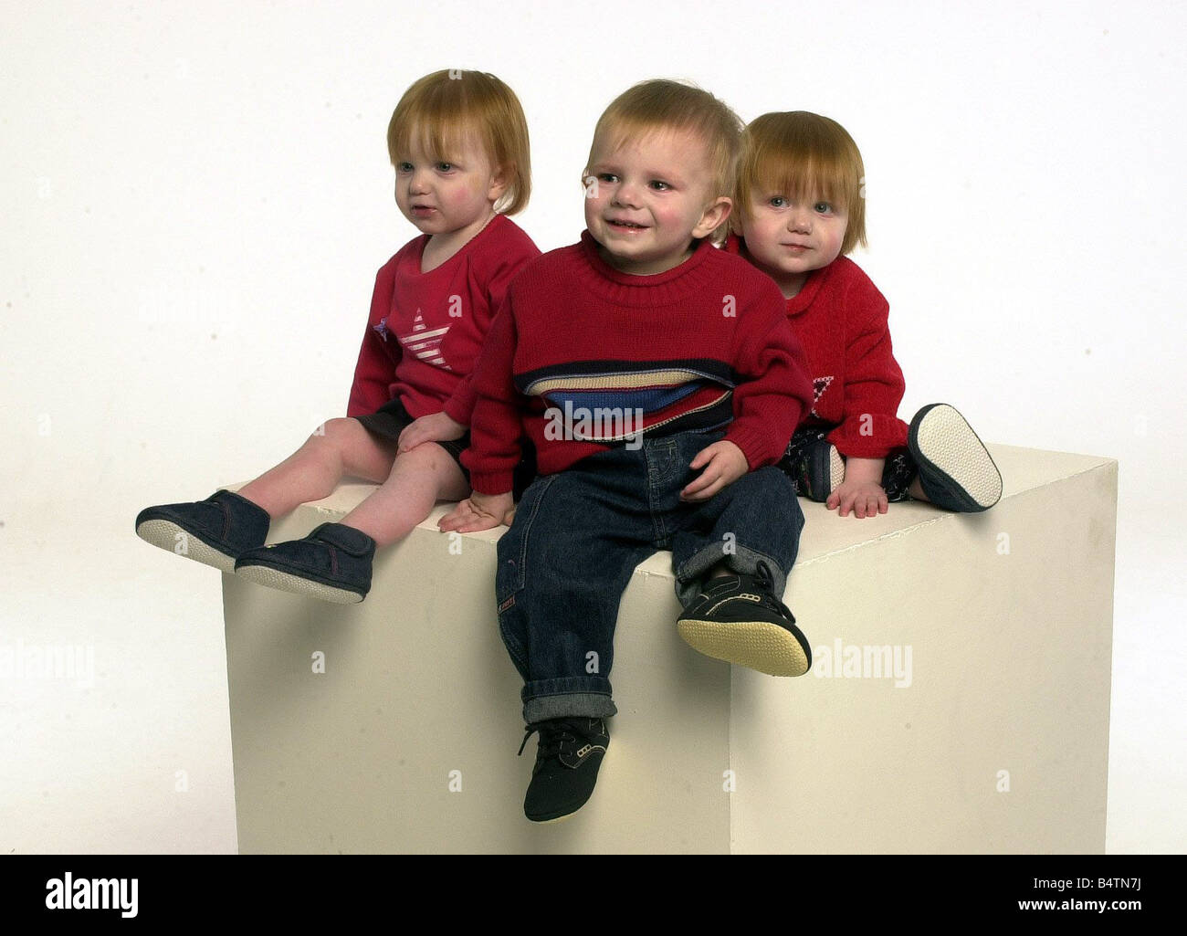 Twin child actors hi-res stock photography and images - Alamy