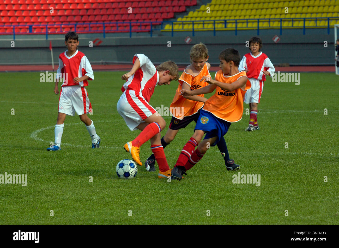 Teenage football players hi-res stock photography and images - Alamy