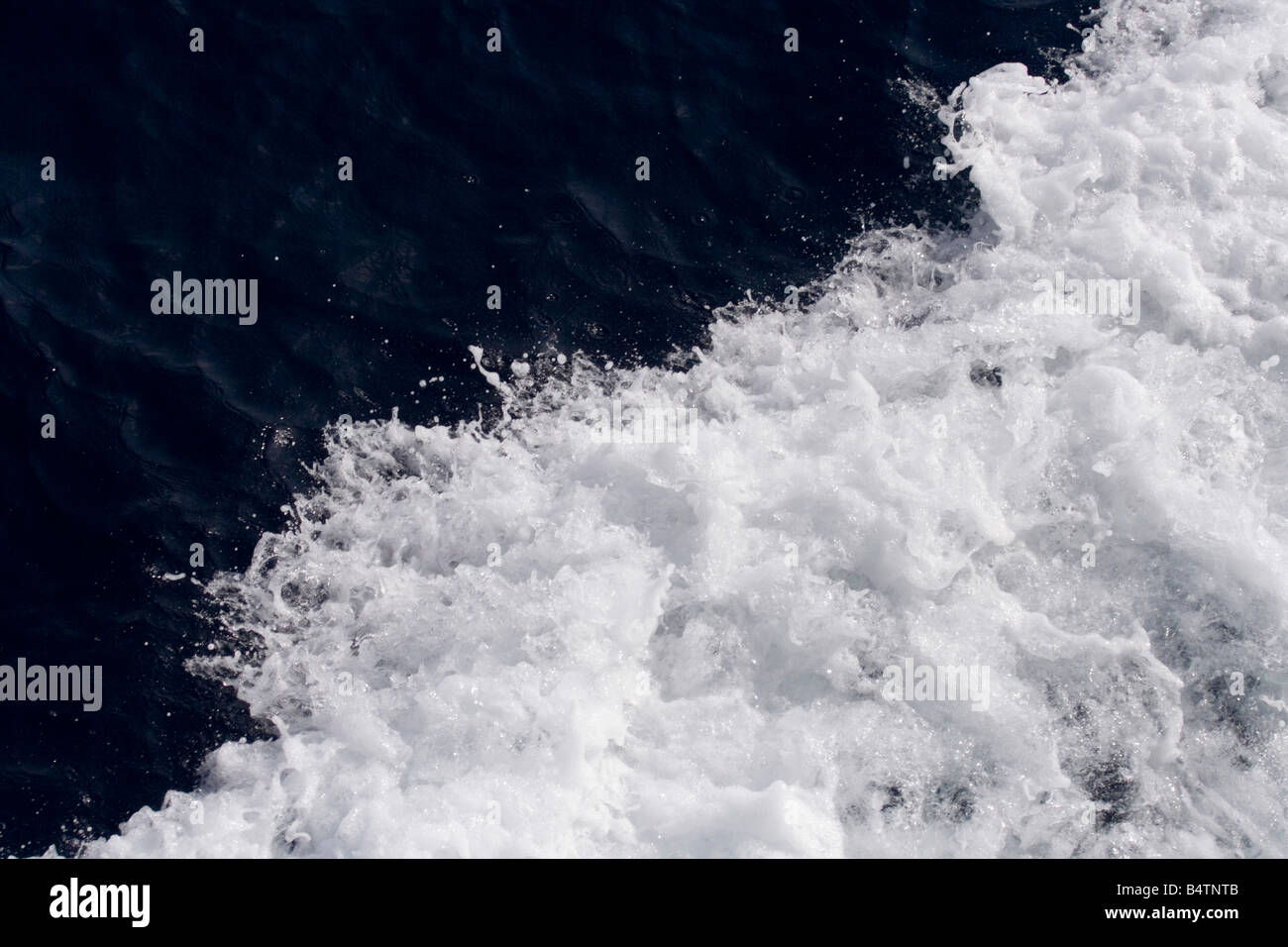 Ships bow wave hi-res stock photography and images - Alamy