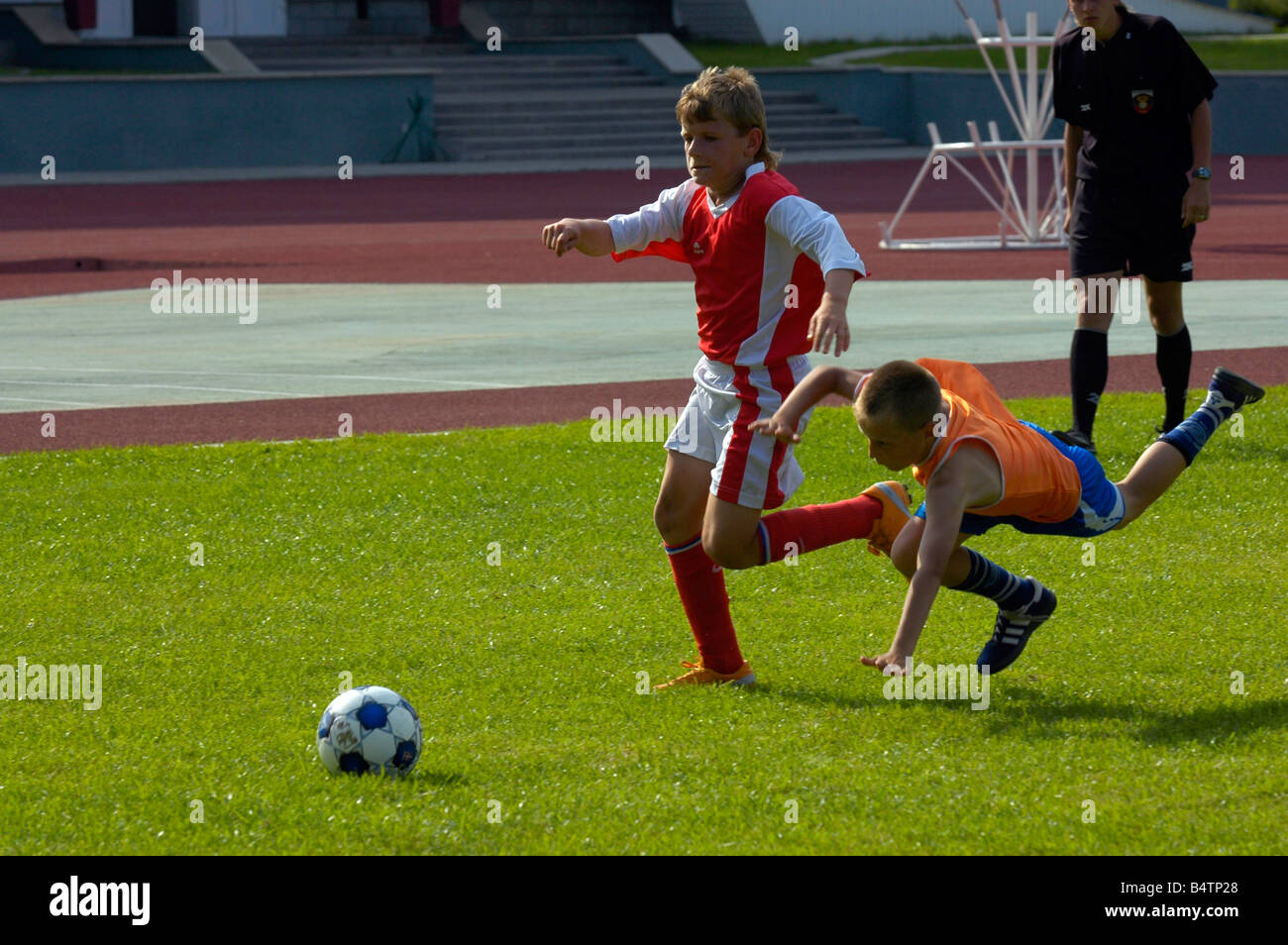 Teenage football players hi-res stock photography and images - Alamy