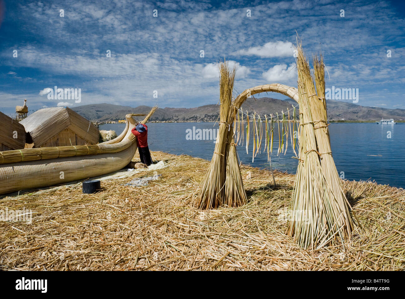 Man builds a raft on the reed islands of Lake Titicaca Peru Stock Photo ...