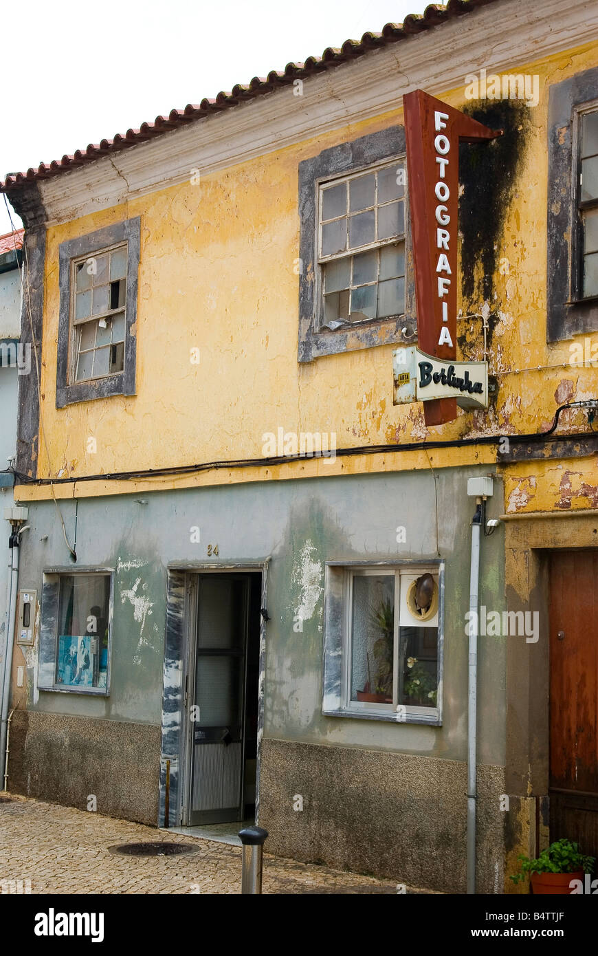 Damage sign hi-res stock photography and images - Alamy