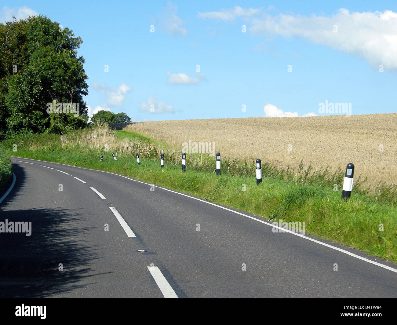 Straight roadway hi-res stock photography and images - Alamy
