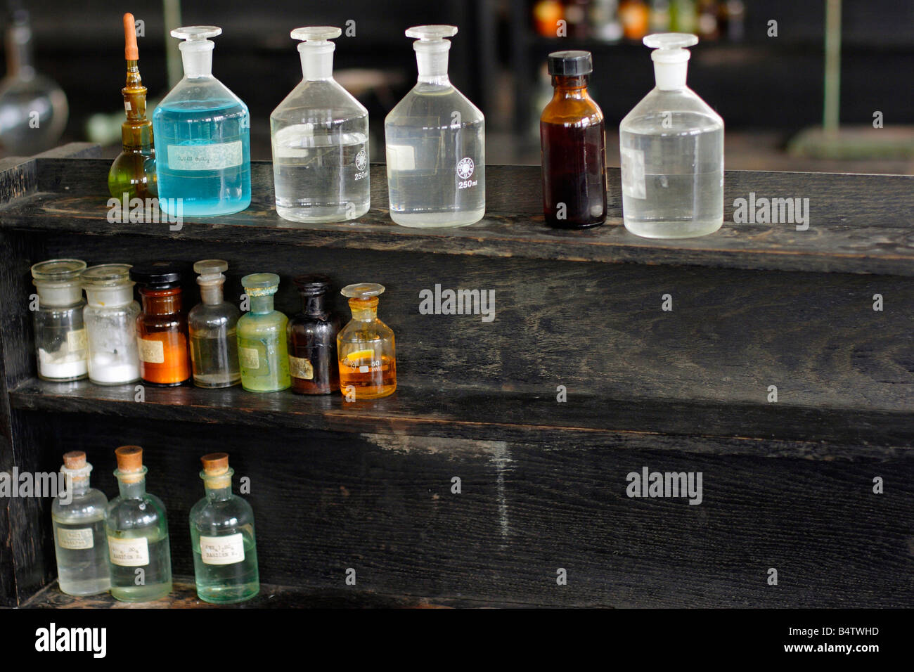School laboratory glassware cupboard hi-res stock photography and ...