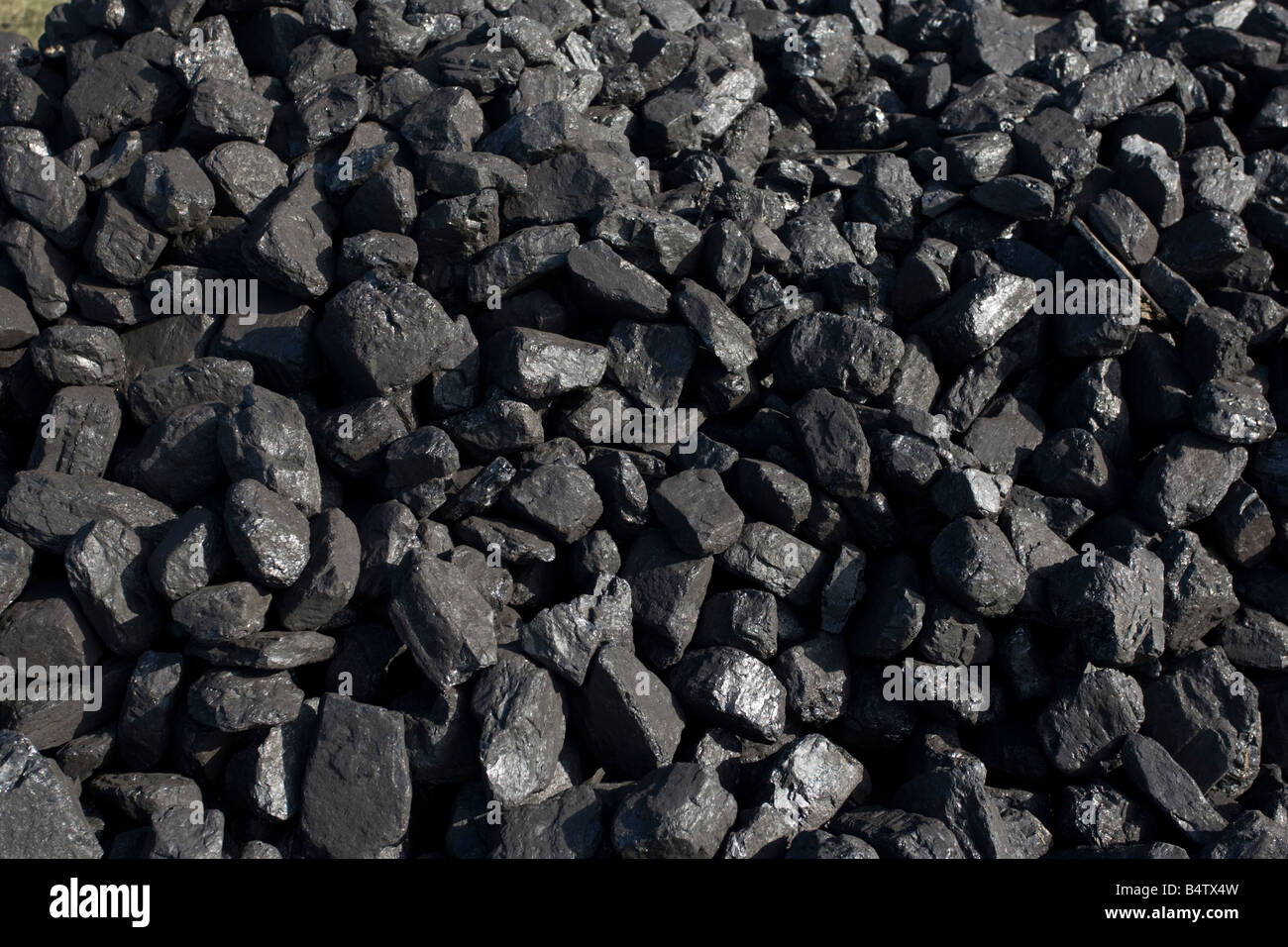 Pile Of Coal Stock Photos & Pile Of Coal Stock Images - Alamy