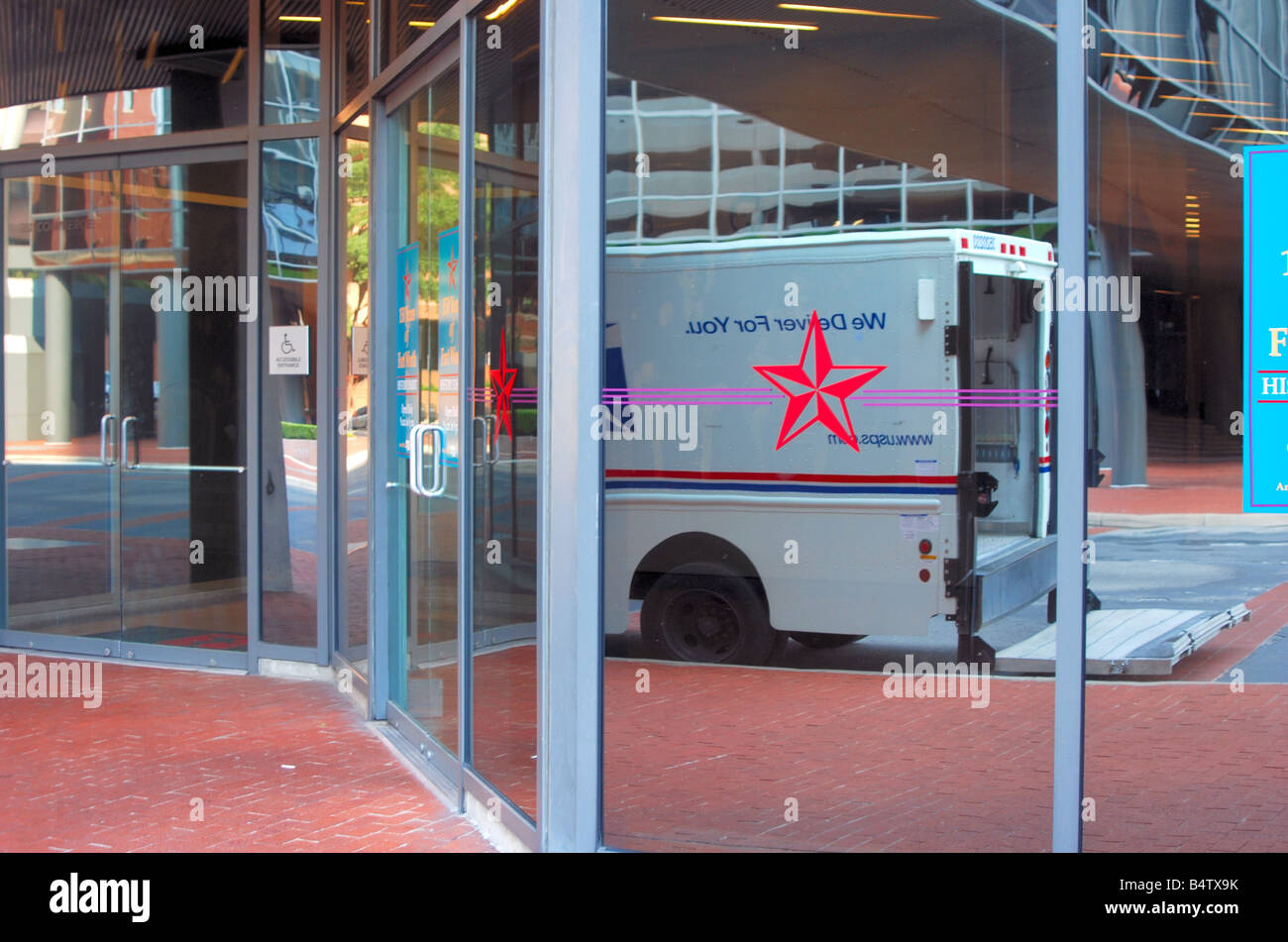 Usps mail truck hi-res stock photography and images - Alamy
