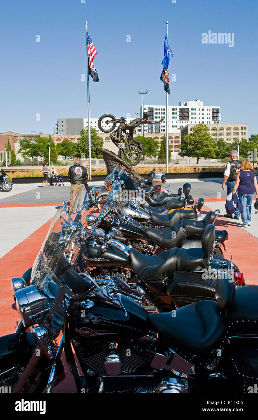 Motorcycles & Hillclimber Statue outside of new Harley-Davidson Museum ...