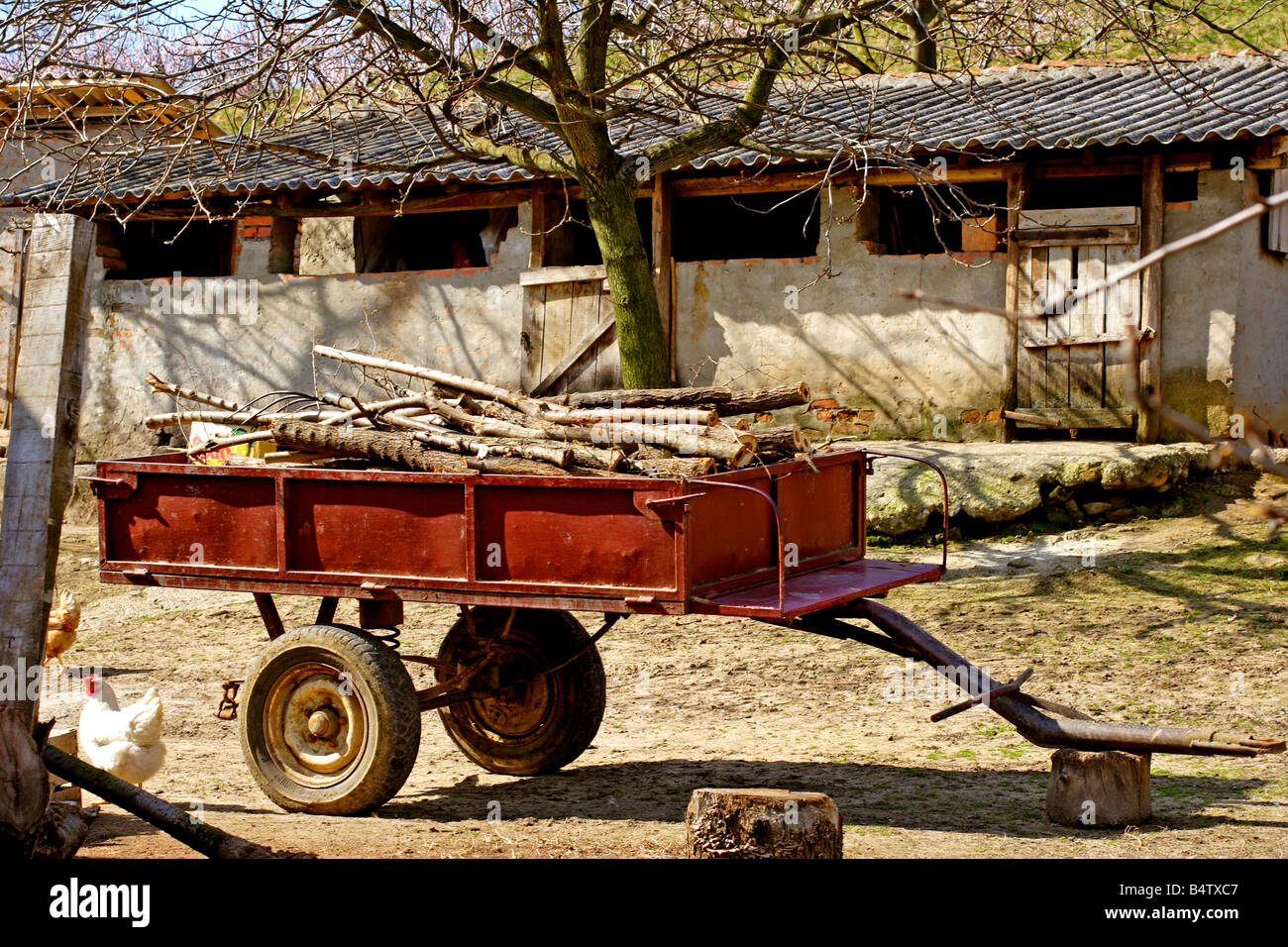 traditional farm yard Stock Photo - Alamy