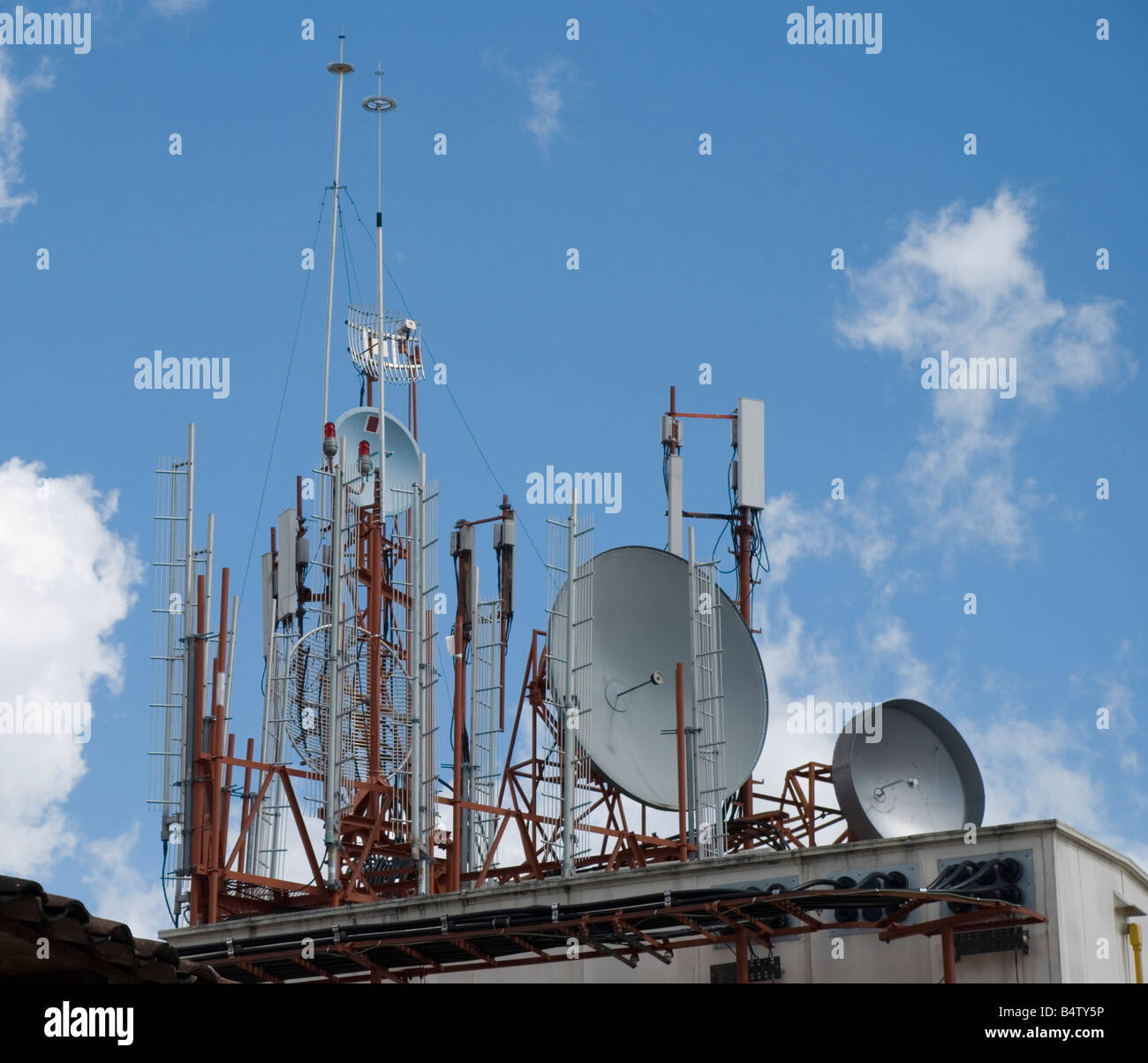 Dipole antenna hi-res stock photography and images - Alamy