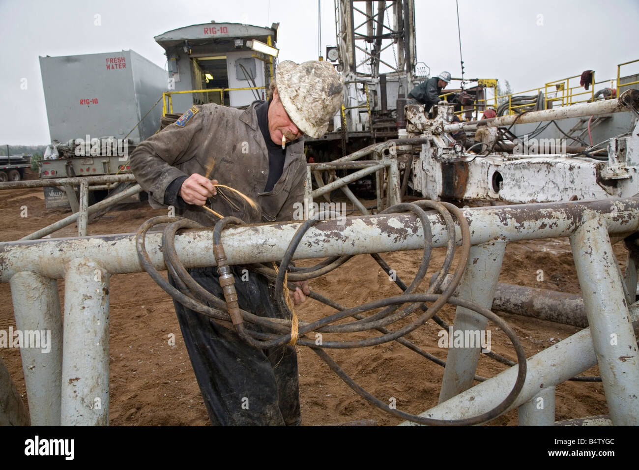 Natural Gas Drilling Rig Stock Photo - Alamy