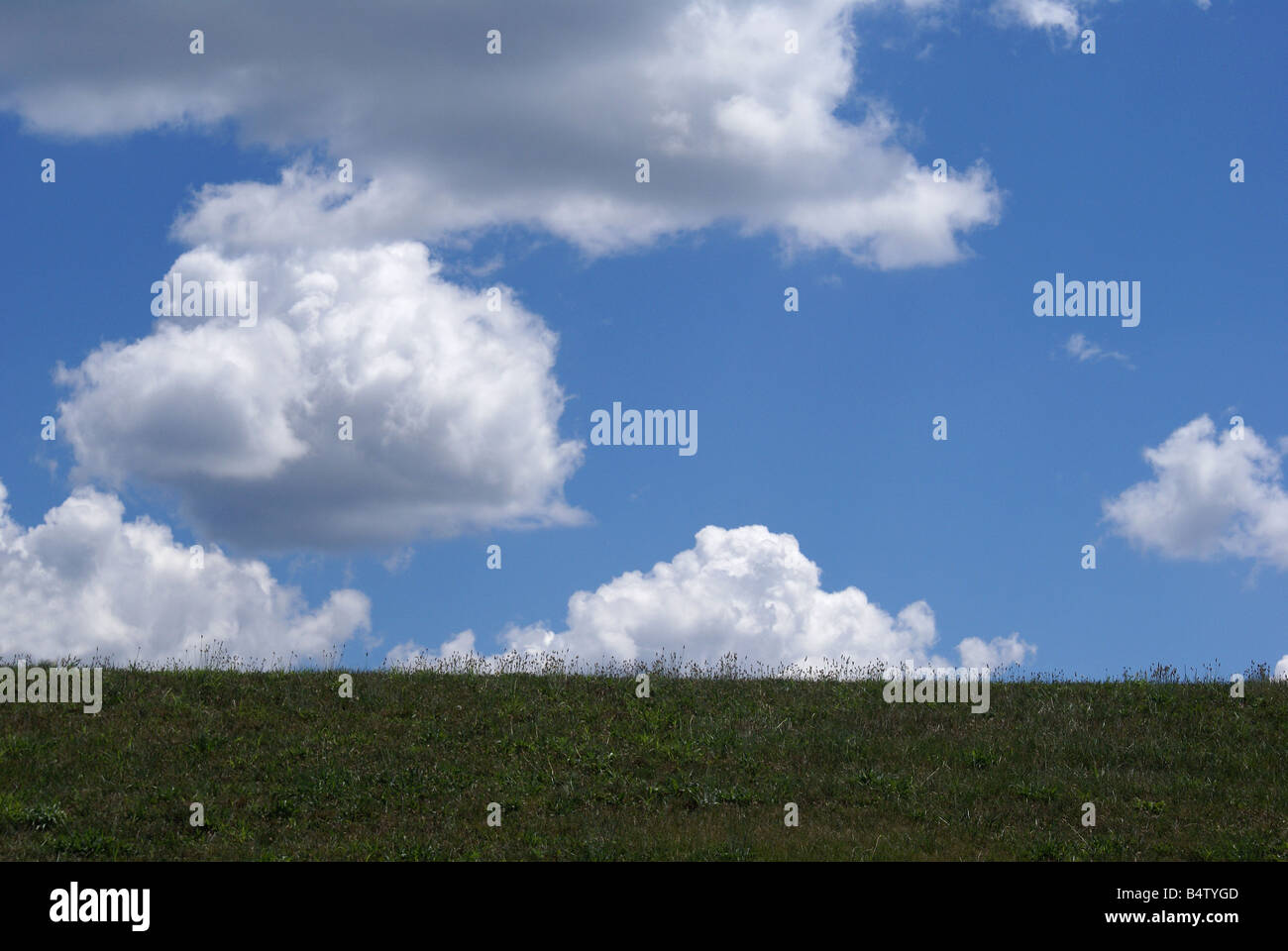 Hilltop ridge hi-res stock photography and images - Alamy