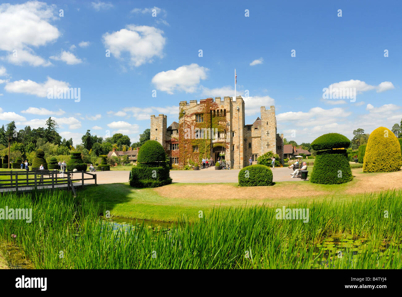 Hever castle gardens hi-res stock photography and images - Alamy