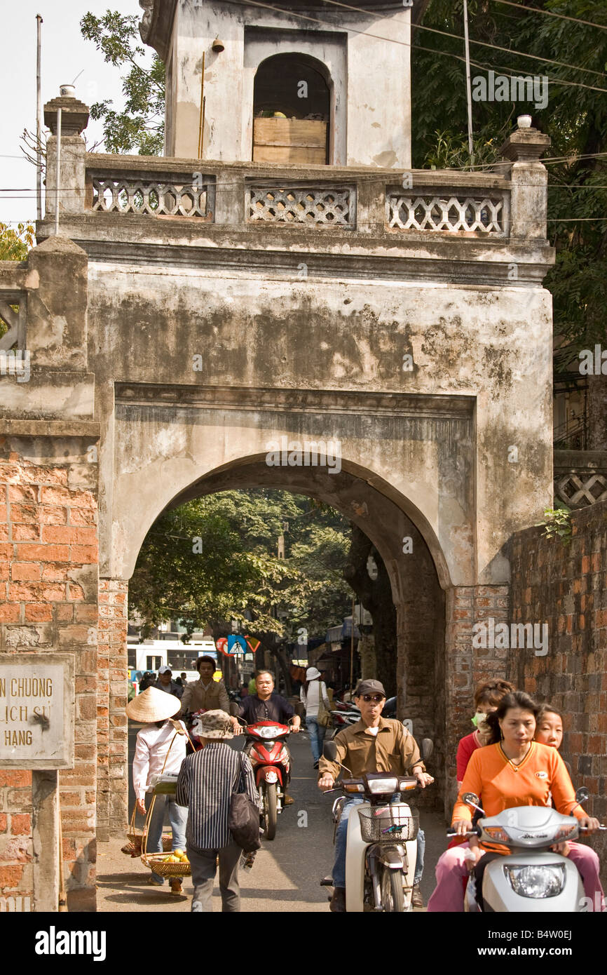 Old quarter hanoi vietnam hi-res stock photography and images - Alamy