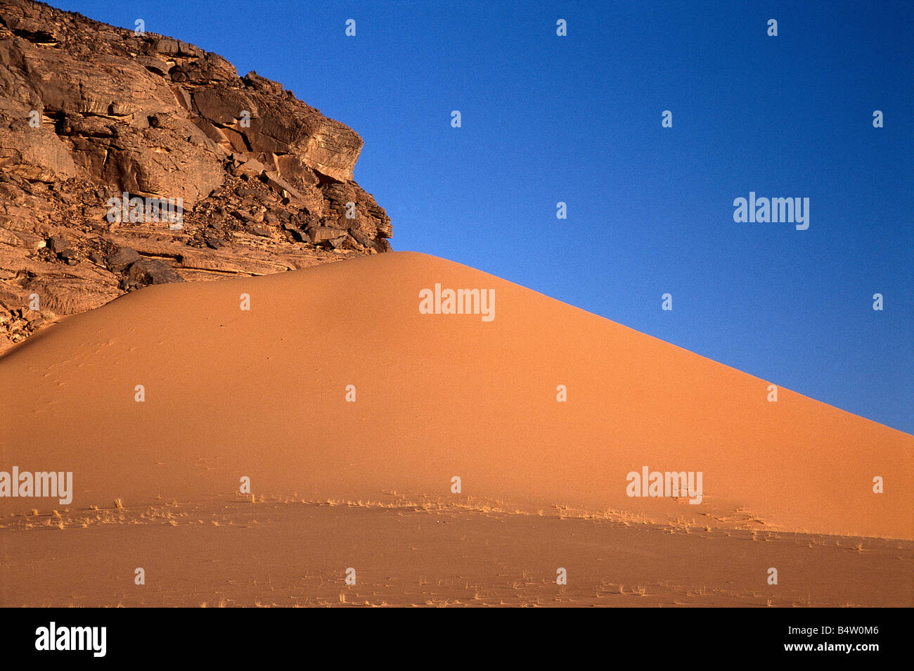 Sand dune slope hi-res stock photography and images - Alamy