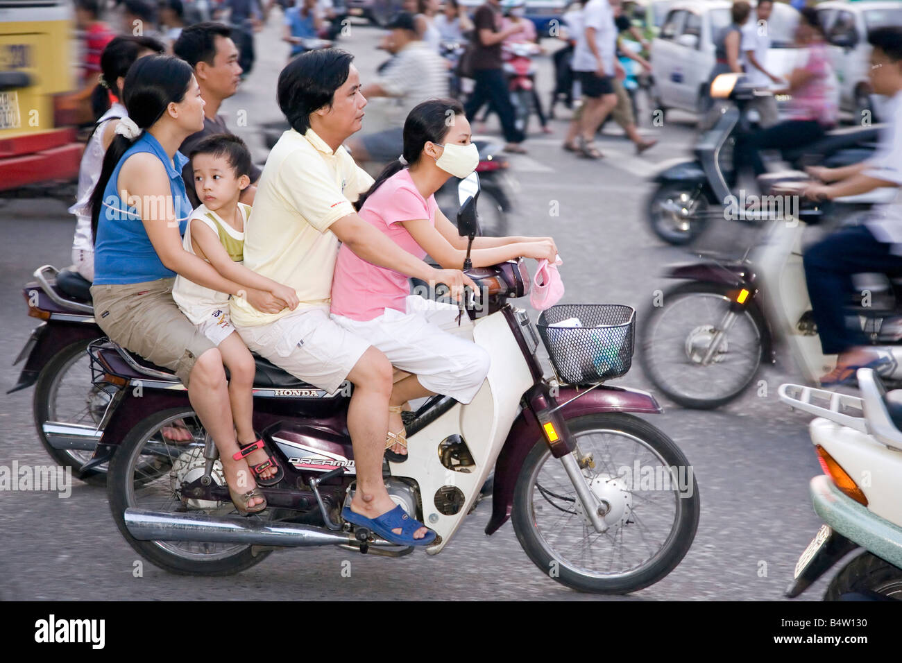 Family on motorcycle hi-res stock photography and images - Alamy