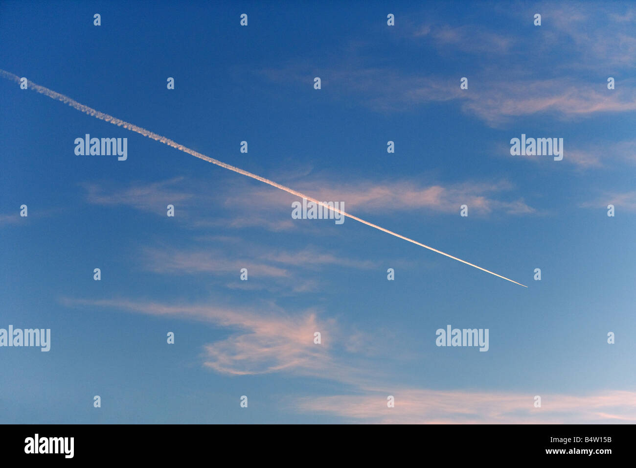 The contrails of a jet Stock Photo - Alamy