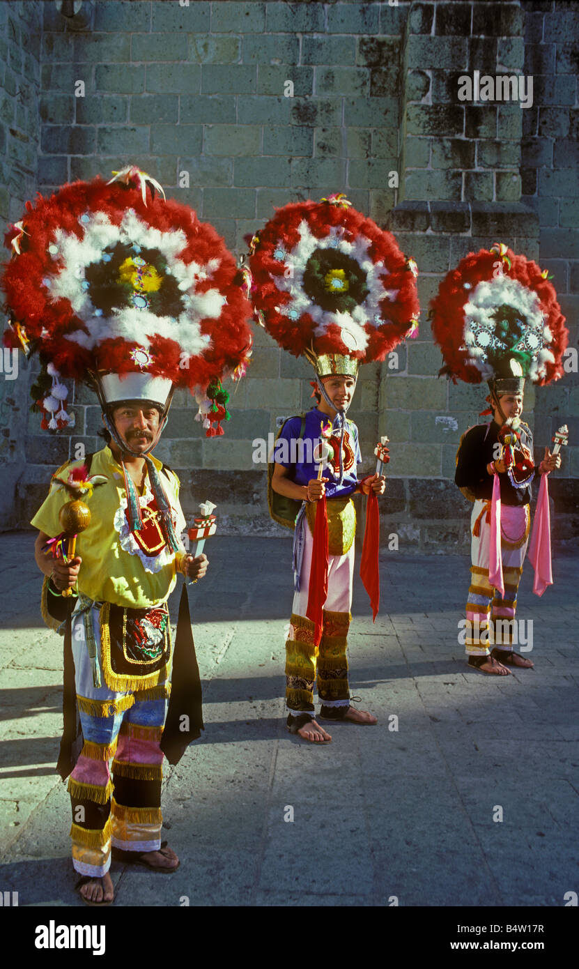 Mexican men dancers Stock Photo - Alamy