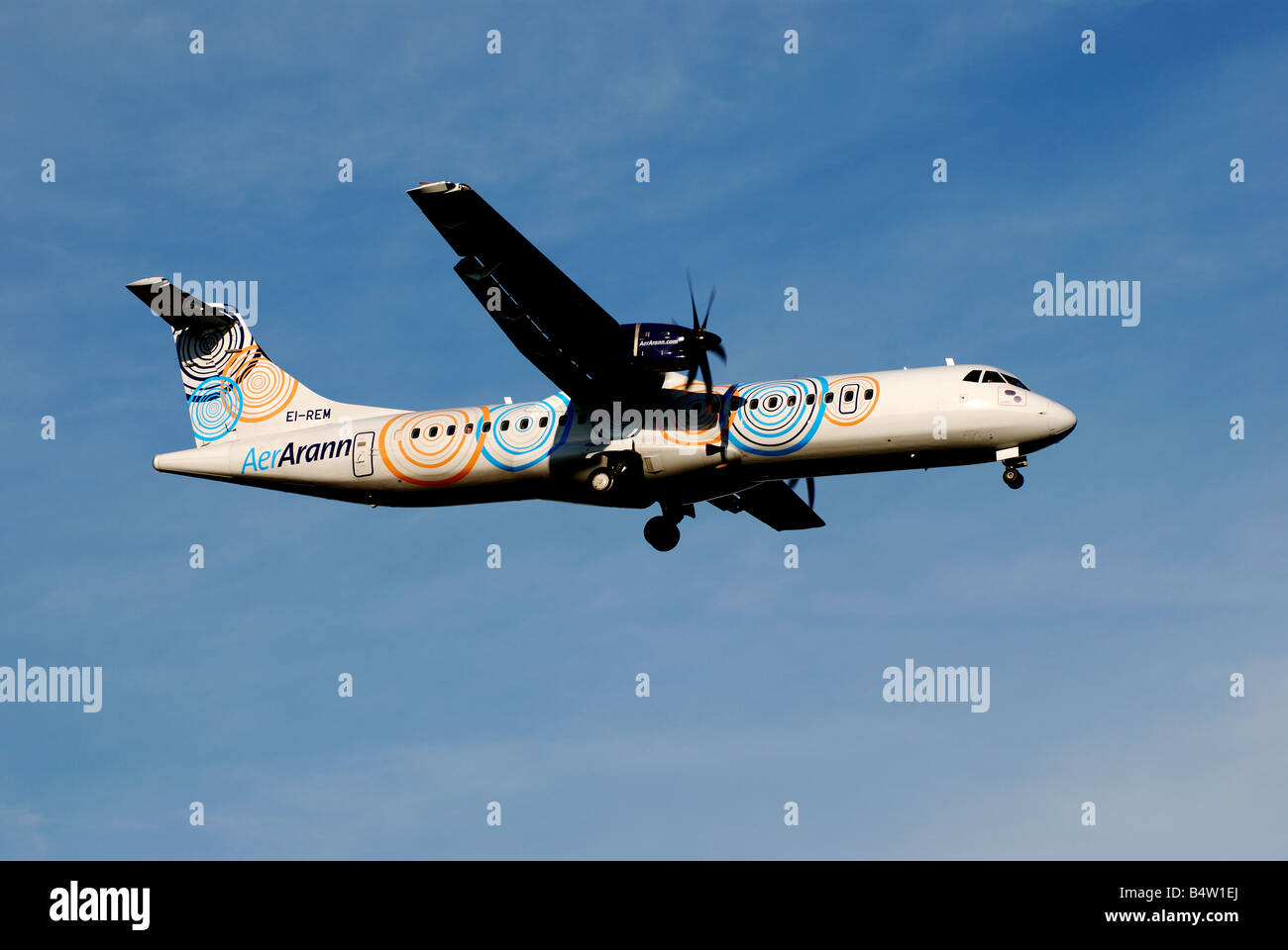 Aircraft aerospatiale atr72 landing hi-res stock photography and images ...