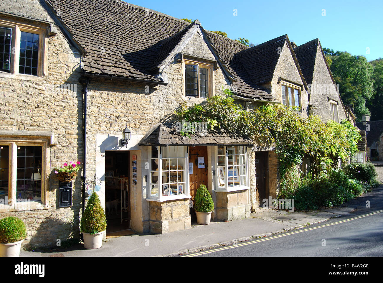 Castle combe wiltshire england hi-res stock photography and images - Alamy