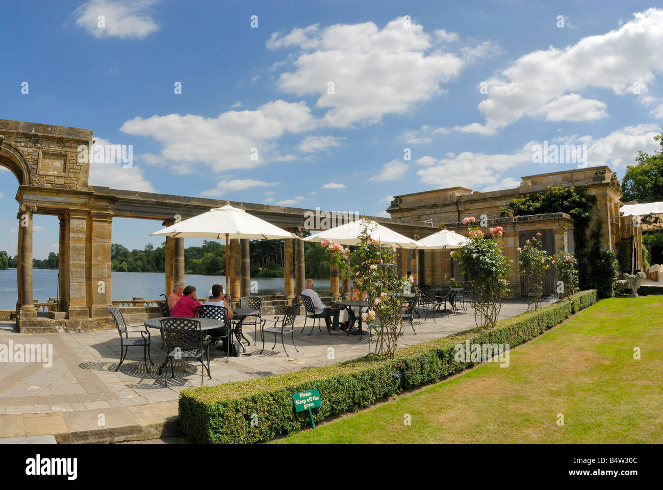 Outdoor refreshments and lake, Hever Castle, Kent Stock Photo - Alamy