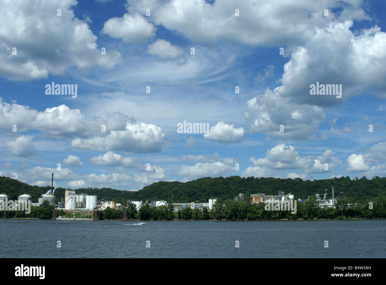 Riverside line hi-res stock photography and images - Alamy