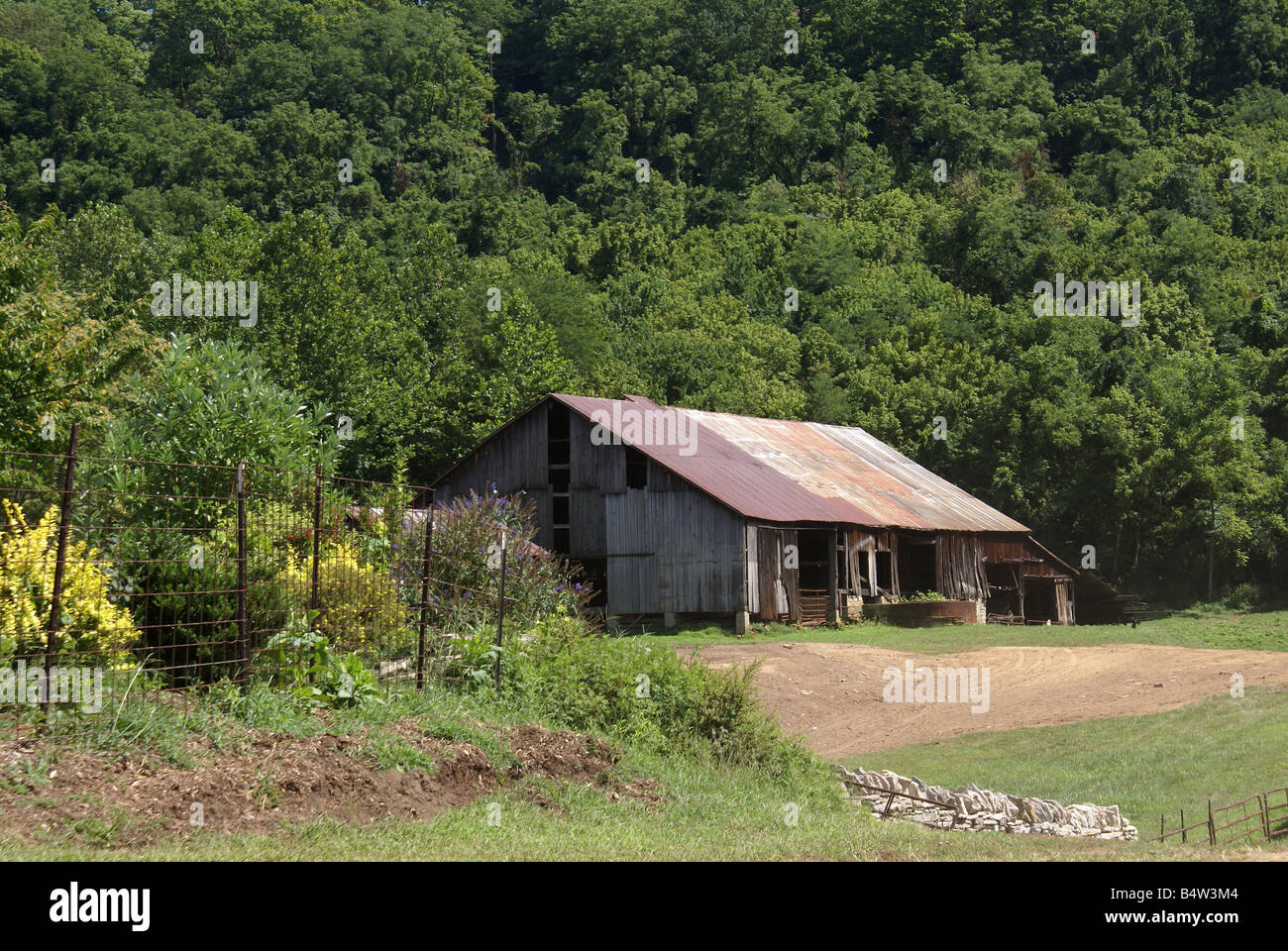 Poor house with tin roof hi-res stock photography and images - Alamy