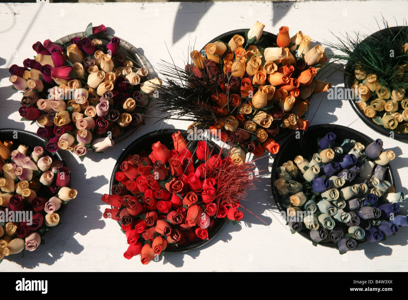 Red pink and peach roses display hi-res stock photography and images ...