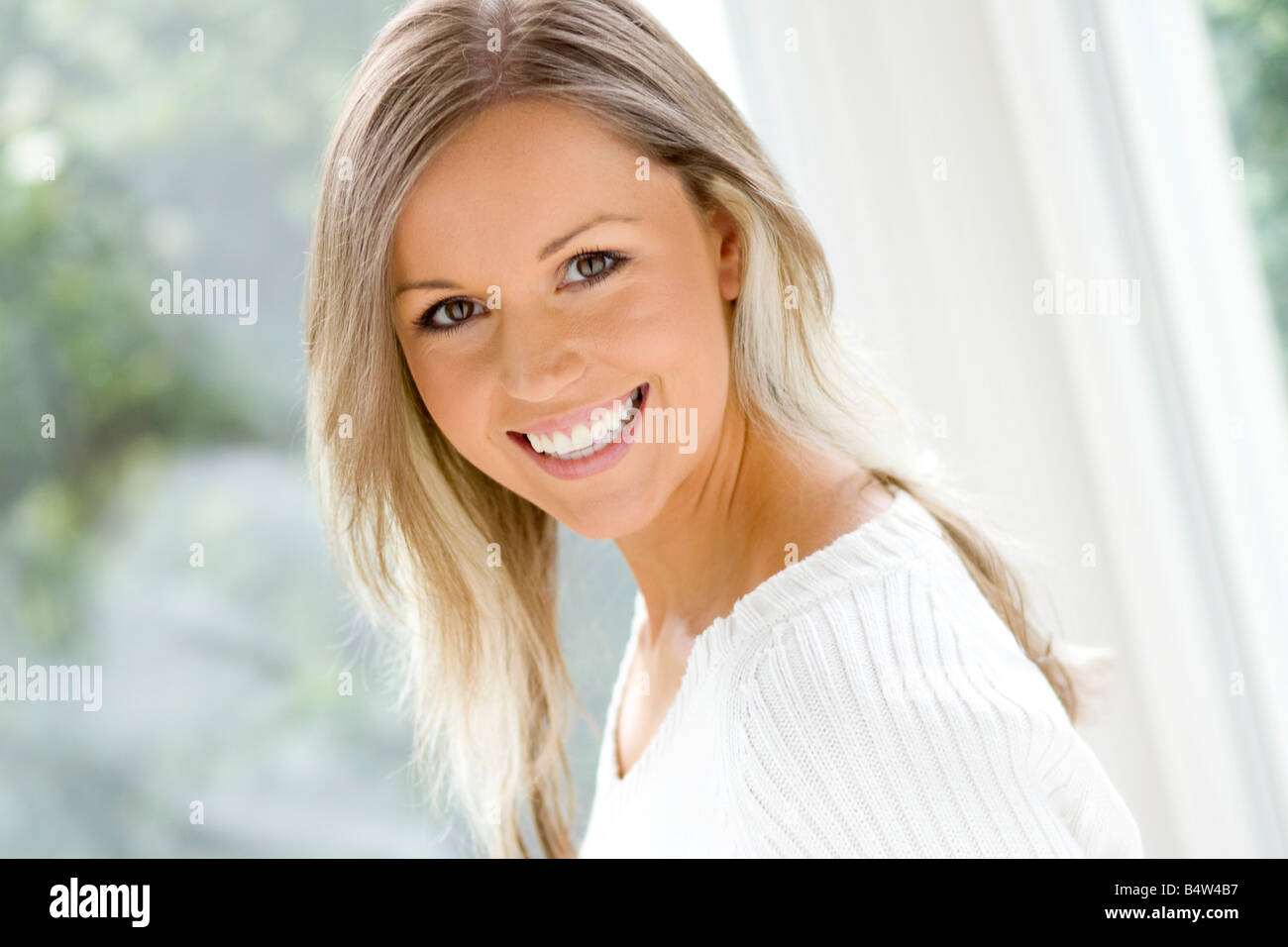 Portrait of Blonde girl smiling Stock Photo - Alamy
