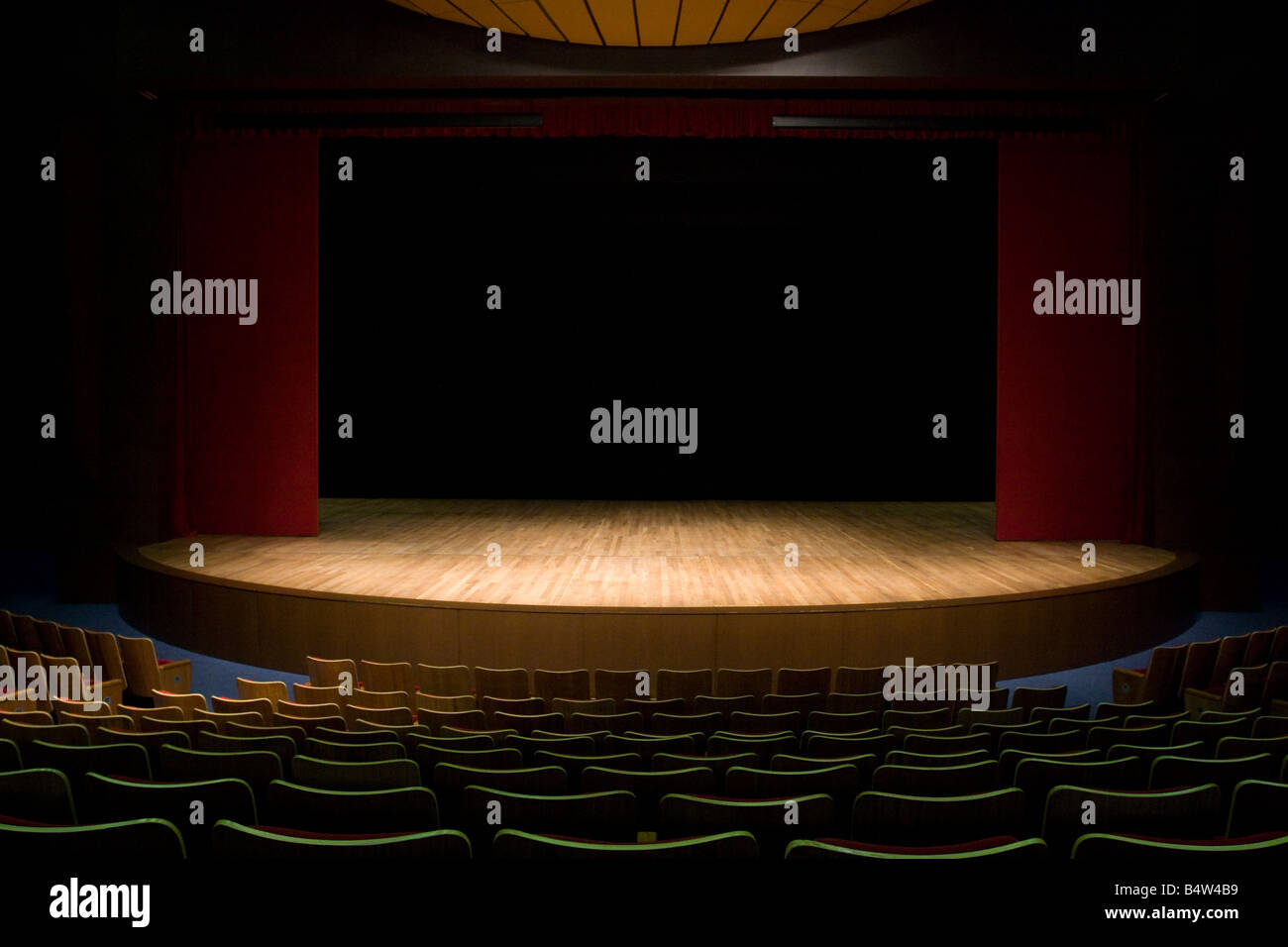 Empty stage hi-res stock photography and images - Alamy