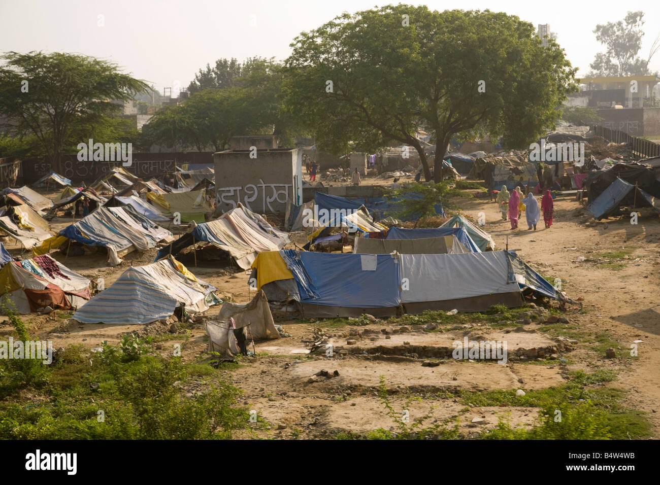 Indian slums hi-res stock photography and images - Alamy
