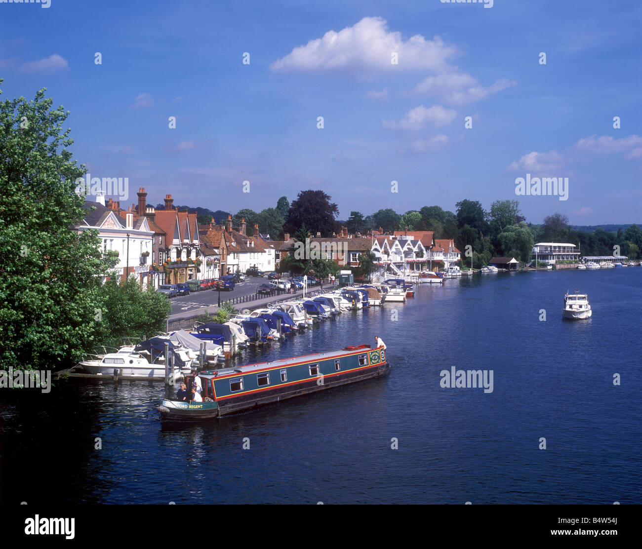 Henley bridge crossing river hi-res stock photography and images - Alamy