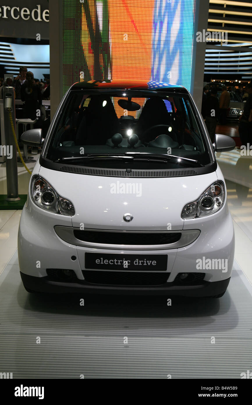 Smart car electric hi-res stock photography and images - Alamy