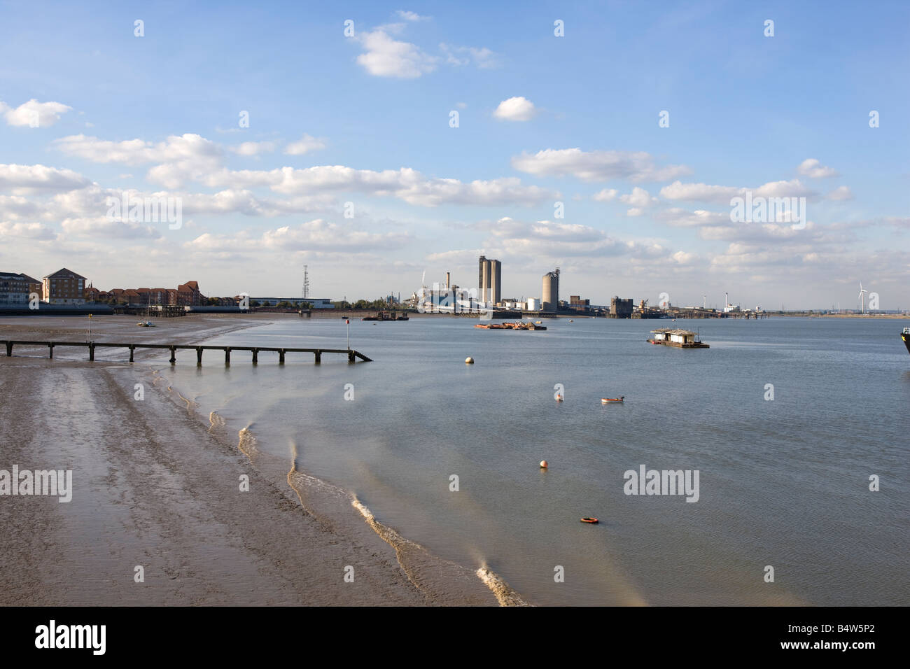 The River Thames at Erith looking West towards Belvedere Stock Photo ...