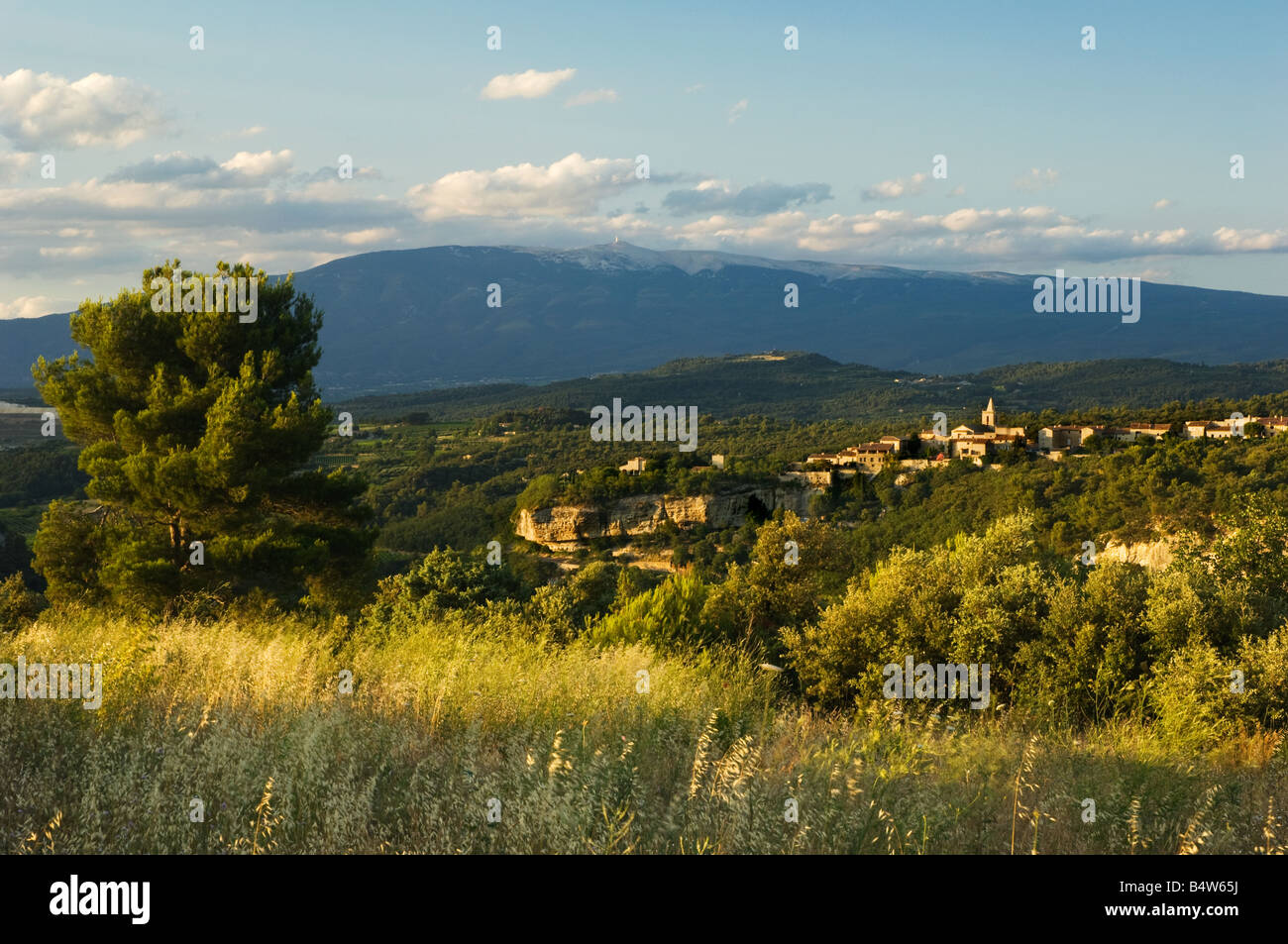 Venasque vaucluse provence france hi-res stock photography and images - Alamy