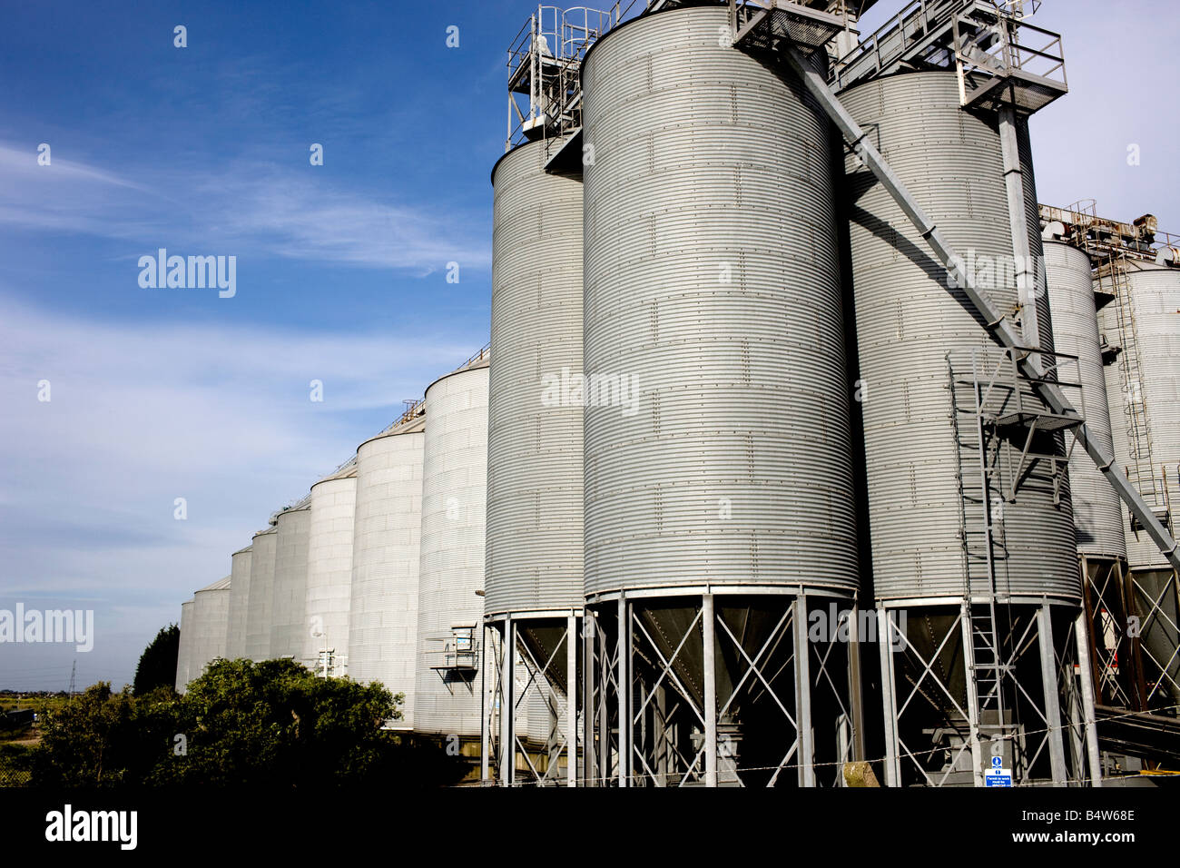 row of silos storing grain Stock Photo - Alamy