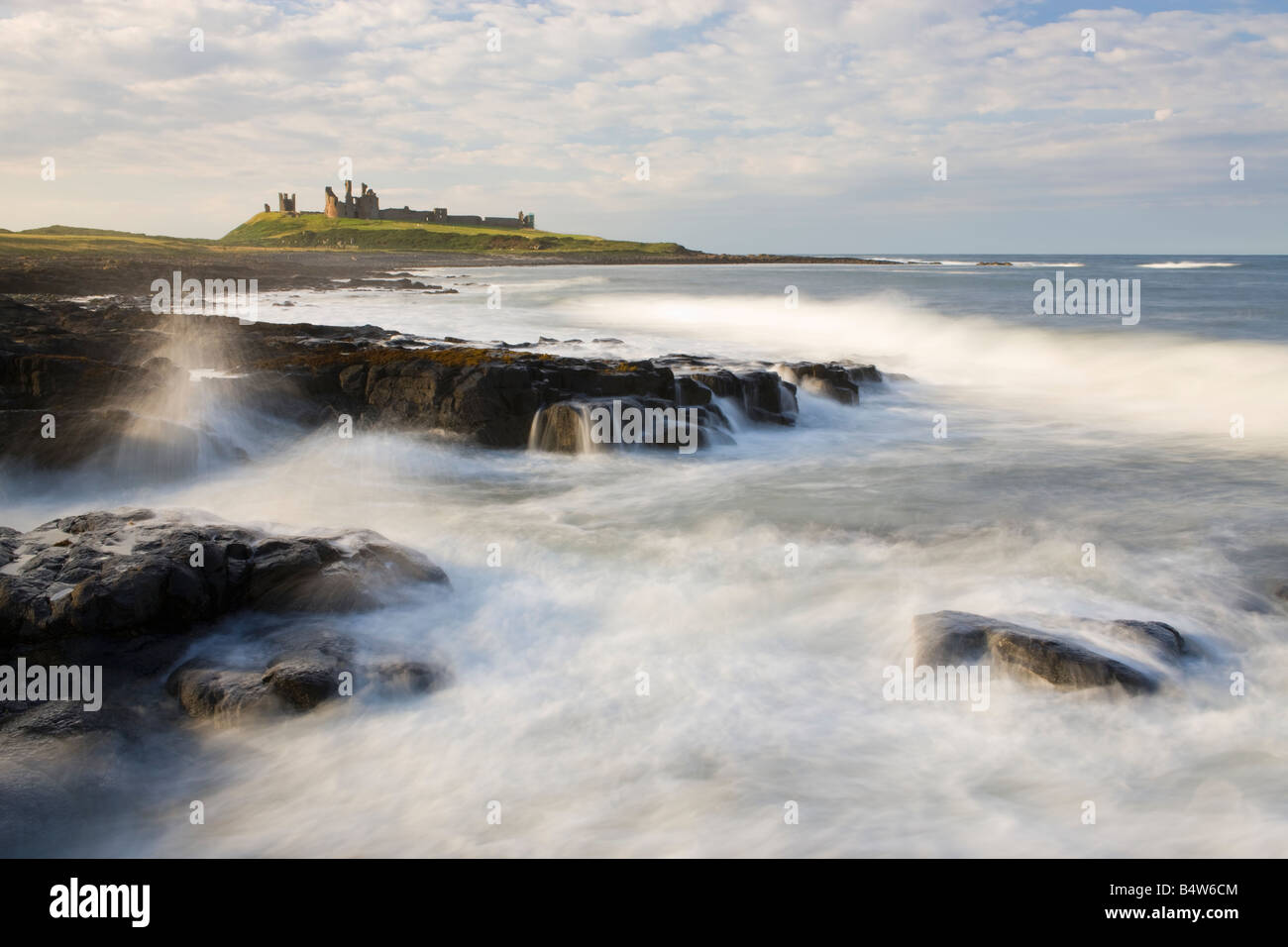 Northumberland dunstanburgh hi-res stock photography and images - Alamy