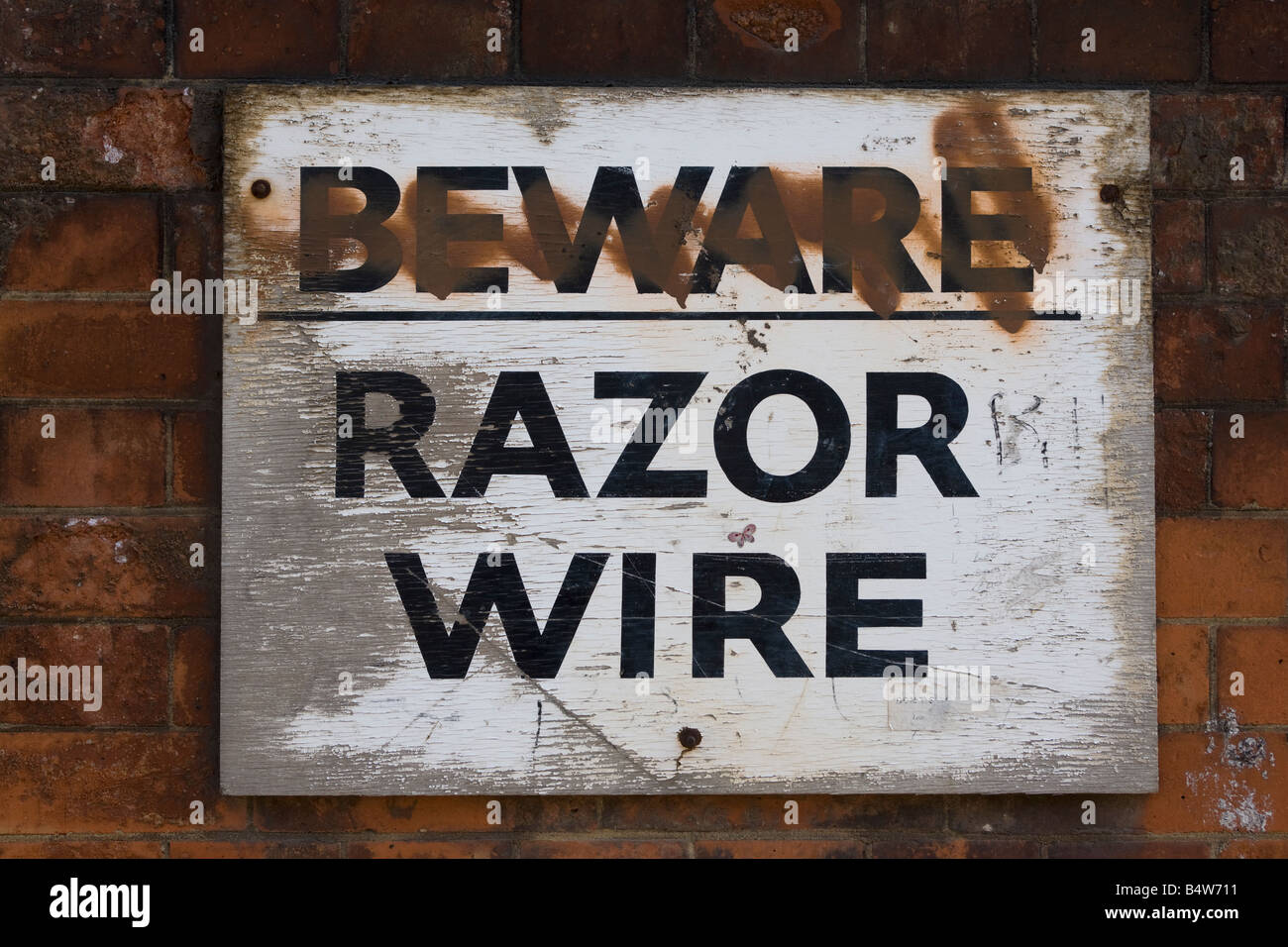 Beware Razor Wire Sign Stock Photo - Alamy