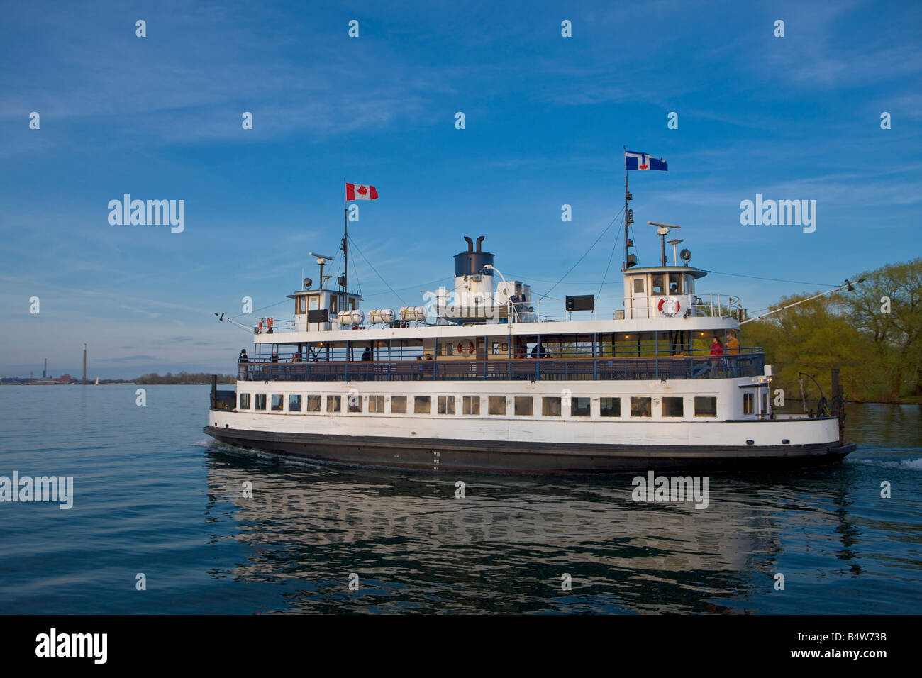Toronto Island's Ferry departing Centre Island, City of Toronto ...