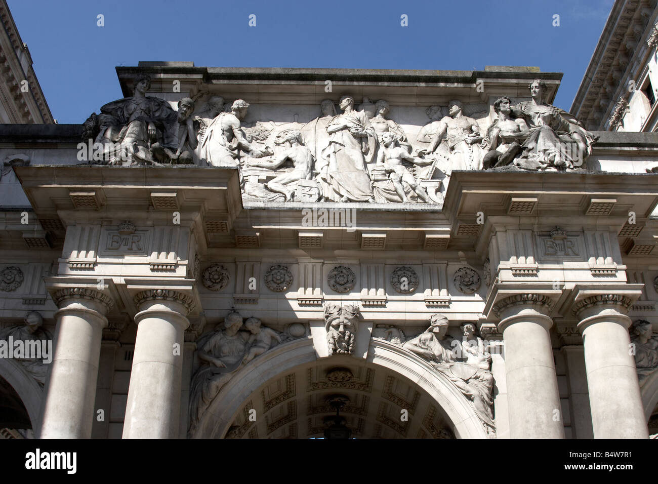 Archway of a historical government building Foreign and Commonwealth ...