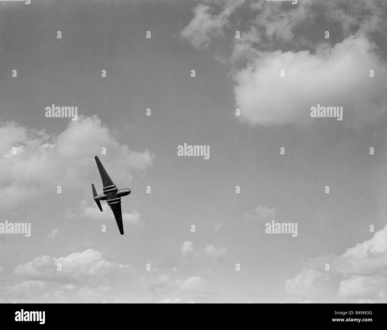 Jet airliner in Black and White Stock Photos & Images - Alamy