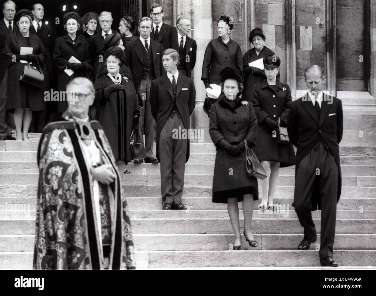 Unknown Guest Joins Queen at Marina s Funeral Five queens all dressed ...