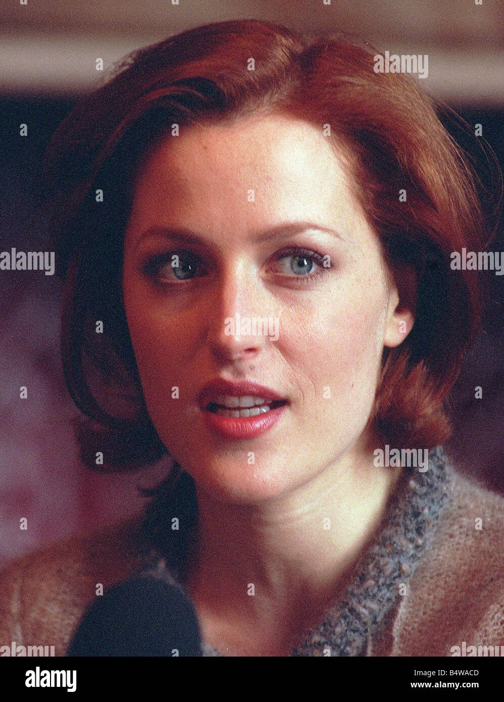 Gillian anderson 1999 hi-res stock photography and images - Alamy