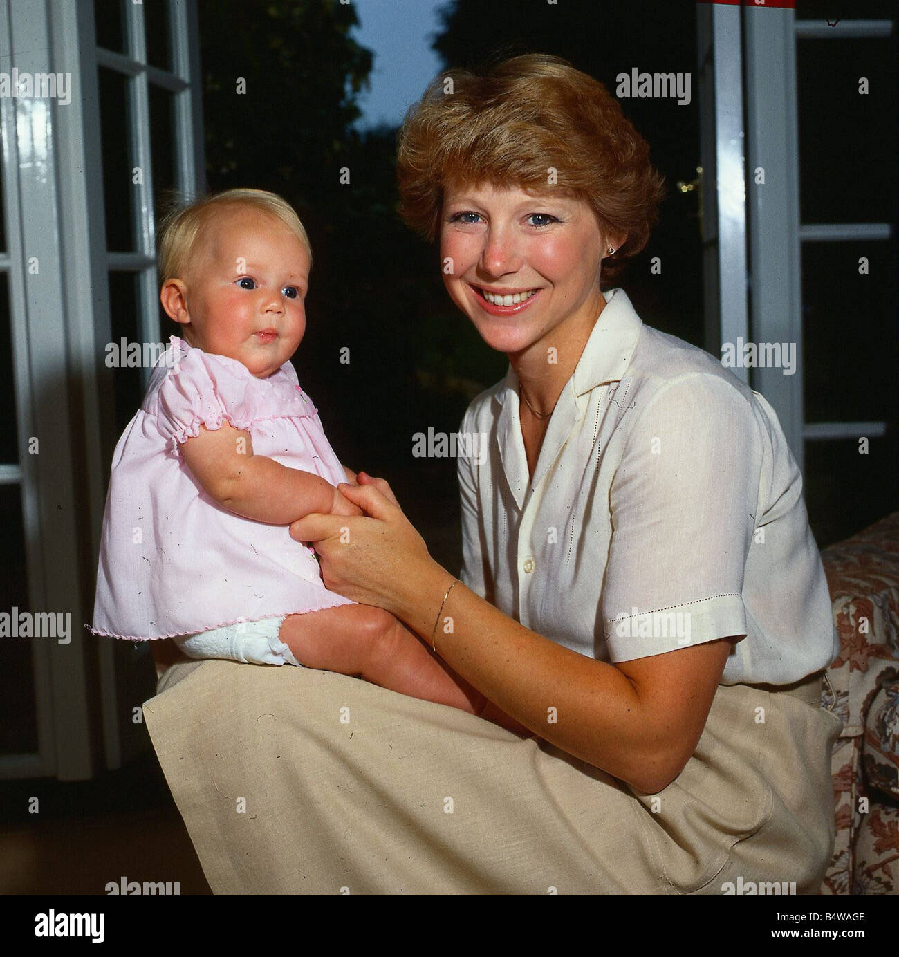 Sue Bryan actress August 1982 with her baby daughter Stock Photo - Alamy