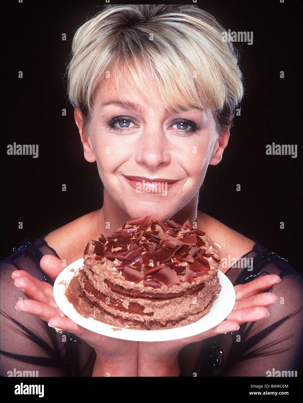 Leslie Ash actress in studio with chocolate cake June 1999 Stock Photo ...