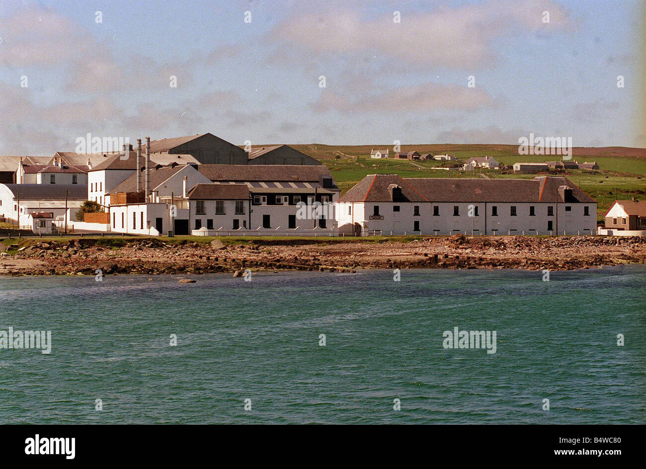 Islay coast line sea shore buildings Stock Photo - Alamy