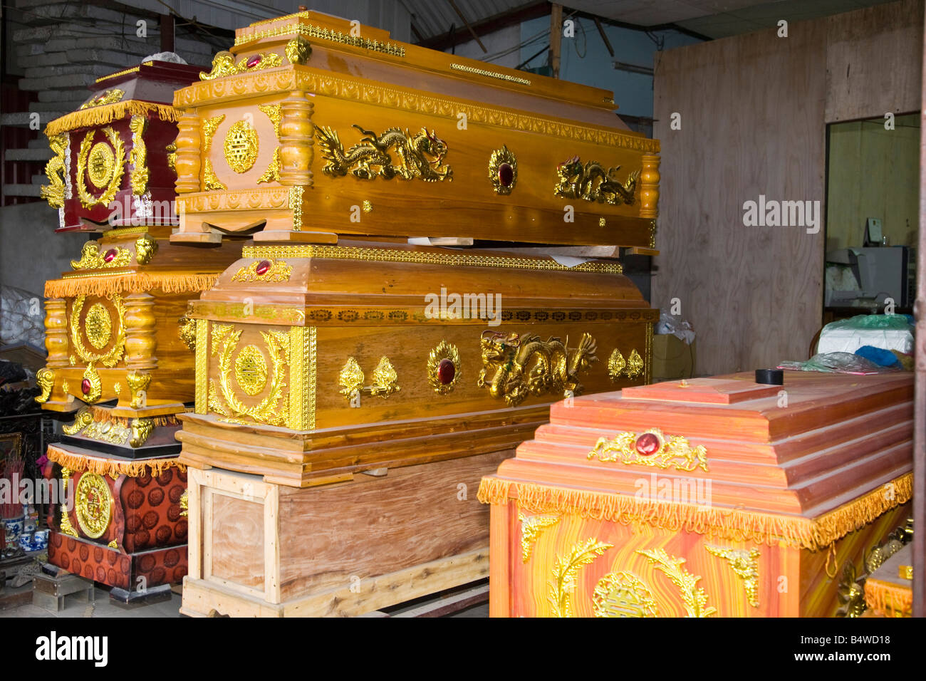 Coffin manufacture hi-res stock photography and images - Alamy