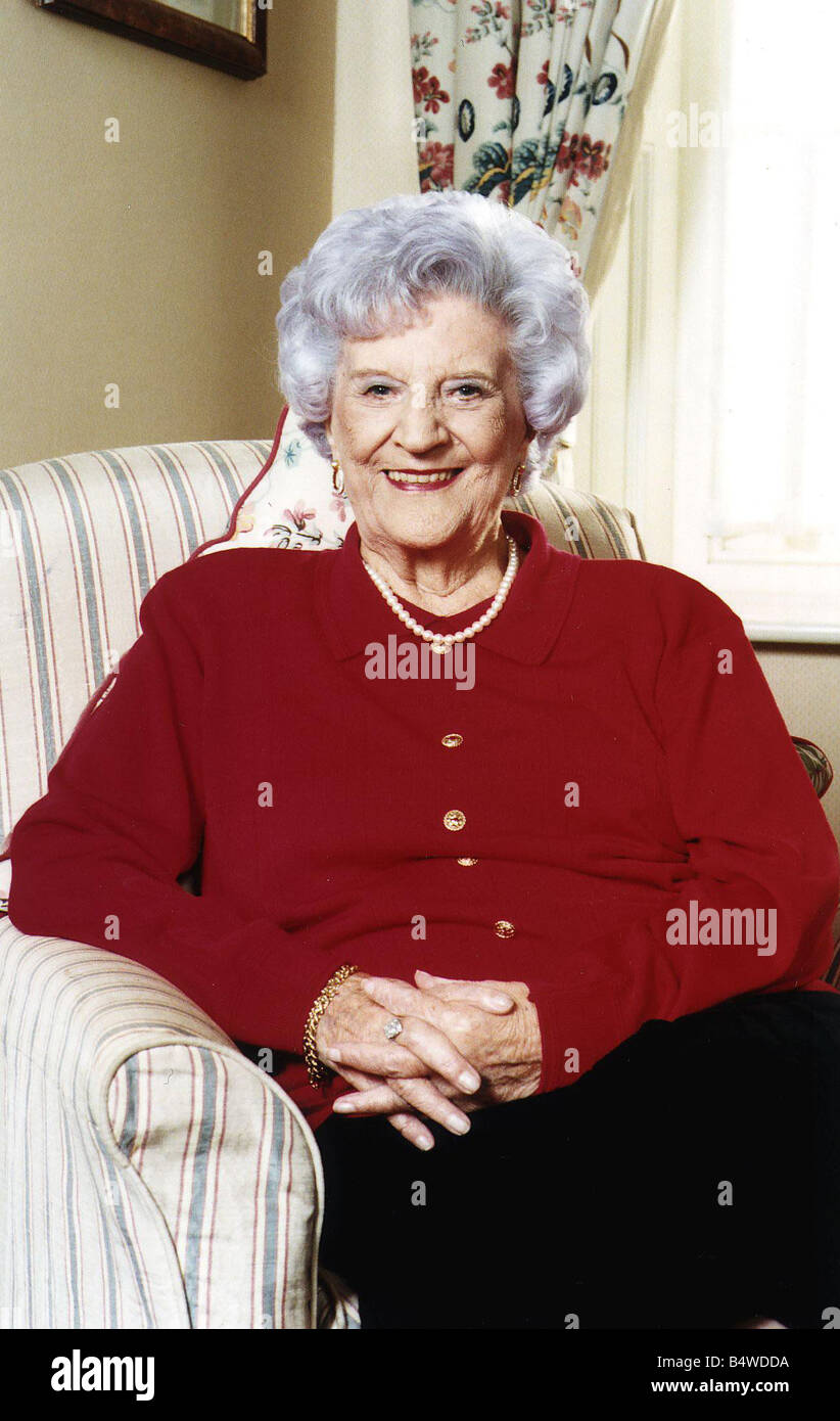 Jill Summers Actress who plays Phyllis Pearce in Coronation Street ...