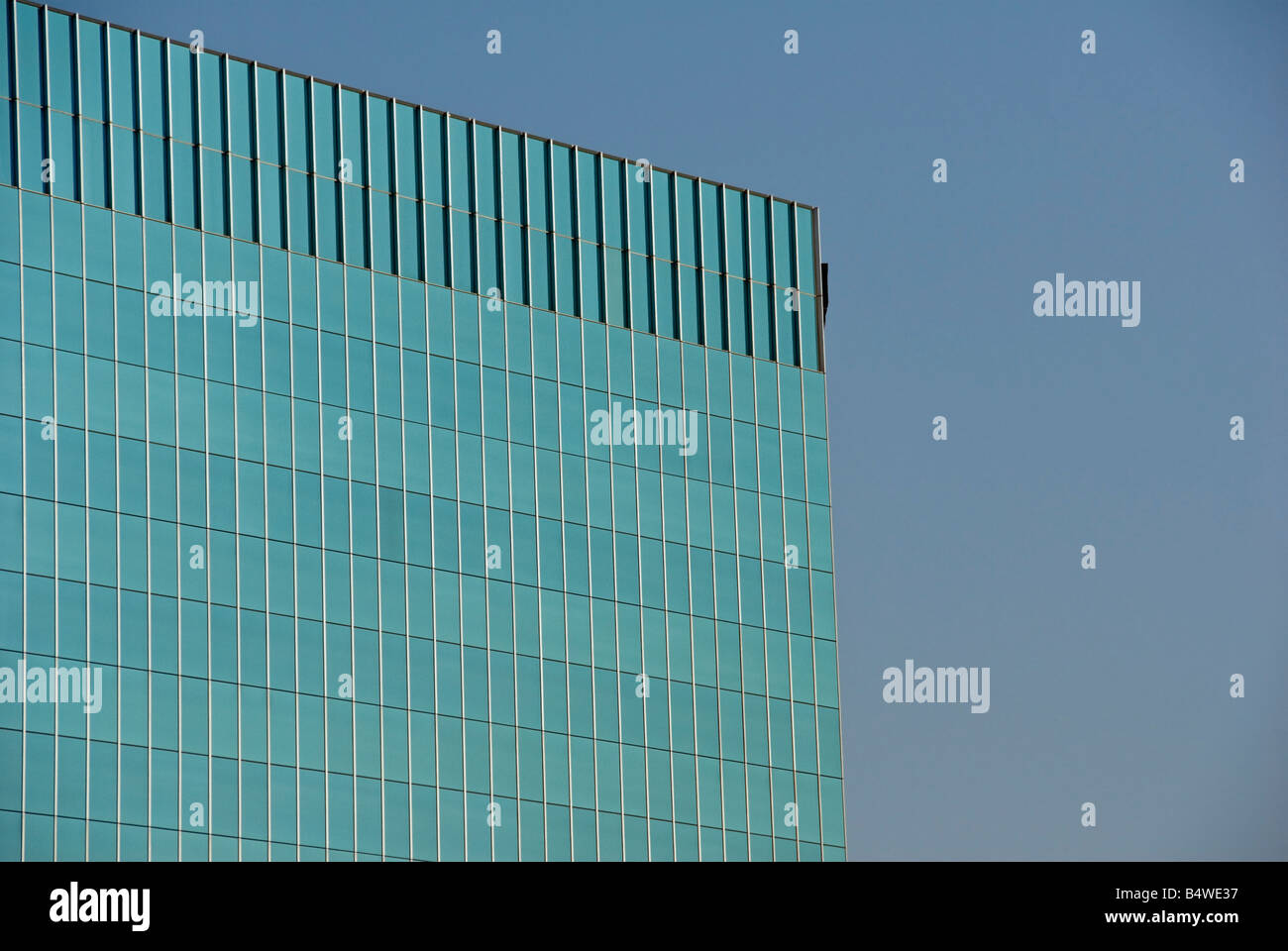 High rise office building irvine hi-res stock photography and images ...