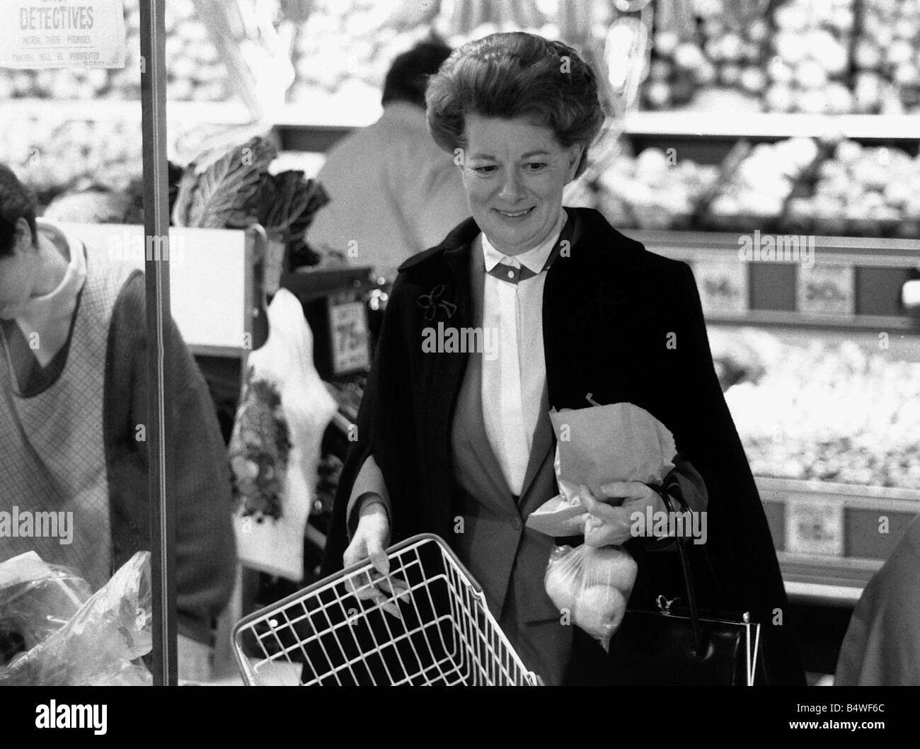 Jean Alexander British actress shopping 1987 Stock Photo - Alamy