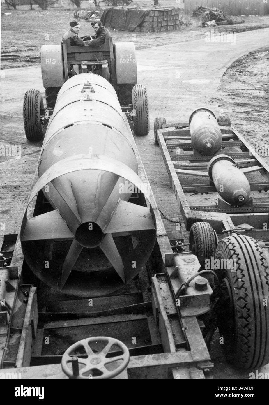 A 12000 lb cookie bomb compared with a 500 lb and 1000lb bomb which has ...
